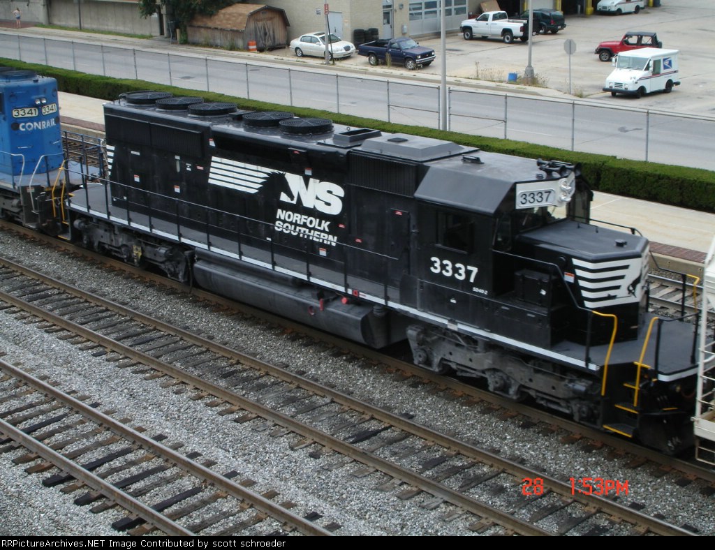 NS 3337 pushing EB against a manifest thru Altoona